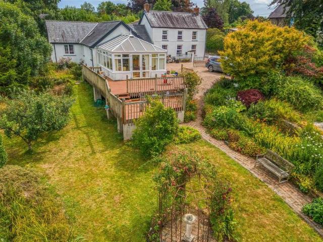 4 Bedroom Property