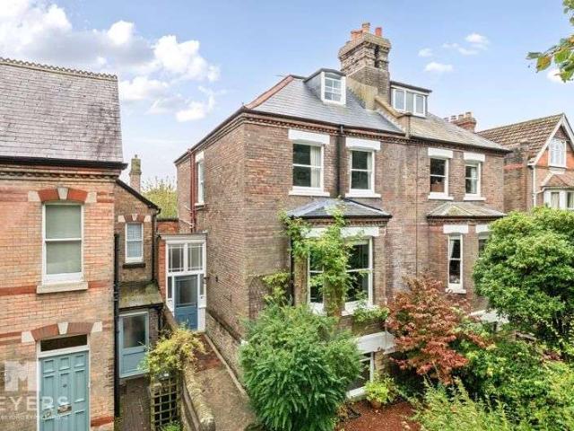 4 Bedroom Property