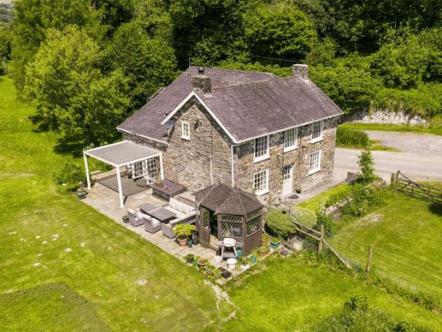 4 Bedroom Property