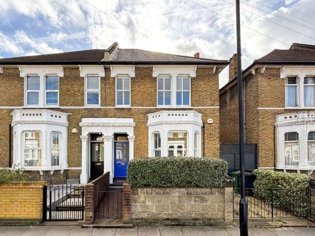 4 Bedroom Property