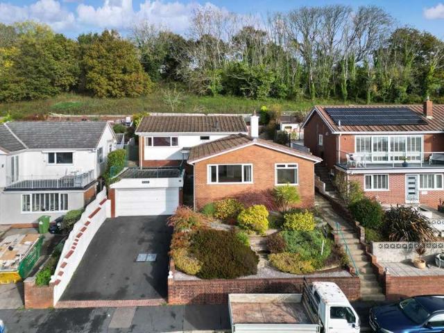 4 Bedroom Property
