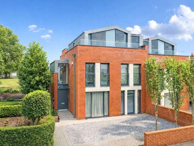 4 Bedroom Property