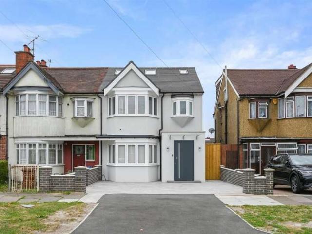 4 Bedroom Property