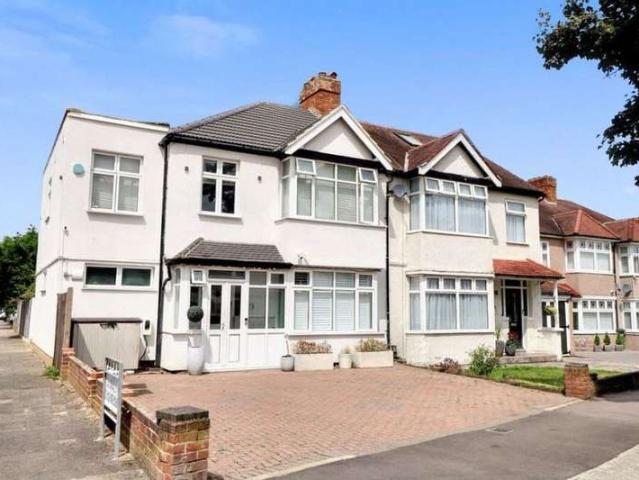 4 Bedroom Property