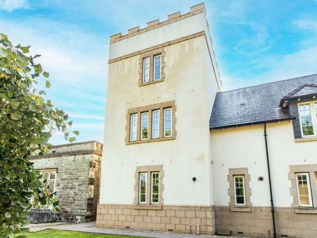 4 Bedroom Property