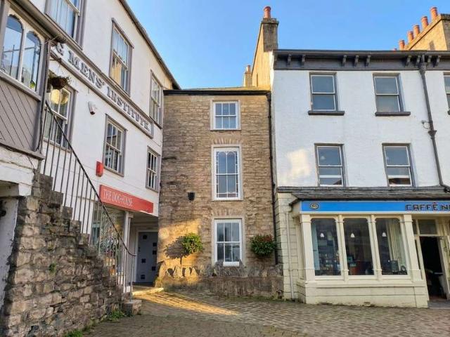4 Bedroom Property