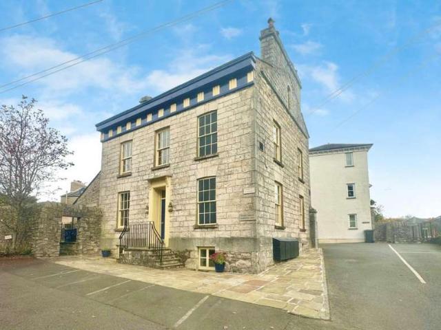 4 Bedroom Property