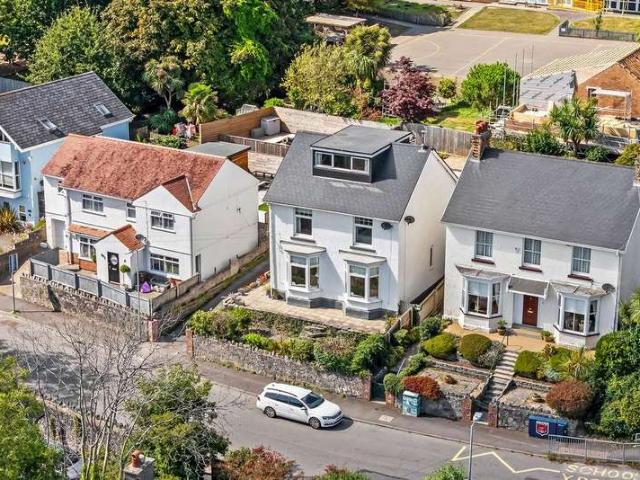 4 Bedroom Property