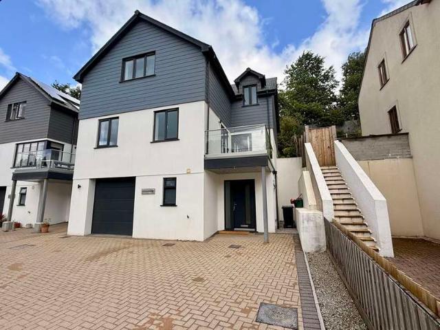 4 Bedroom Property