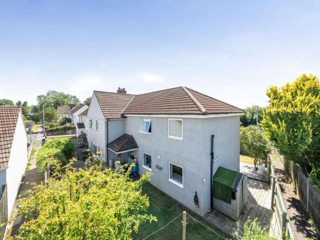 4 Bedroom End Of Terrace House
