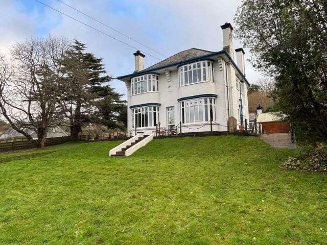 4 Bedroom Property
