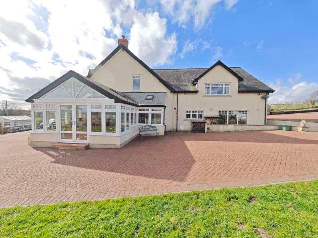 4 Bedroom Property