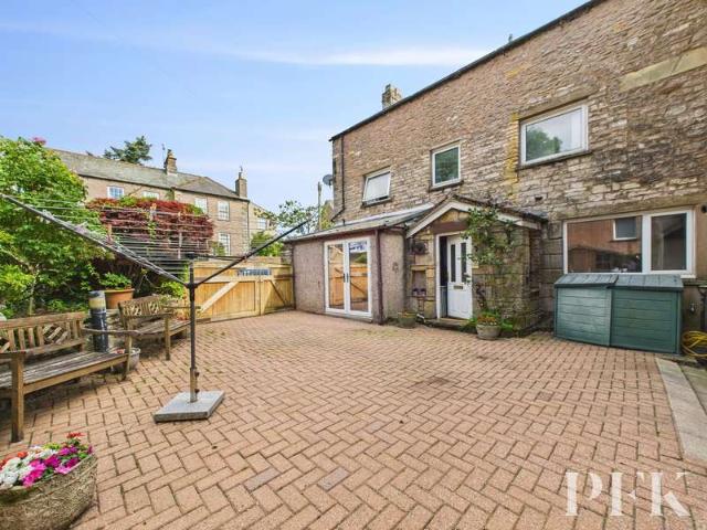 4 Bedroom Property