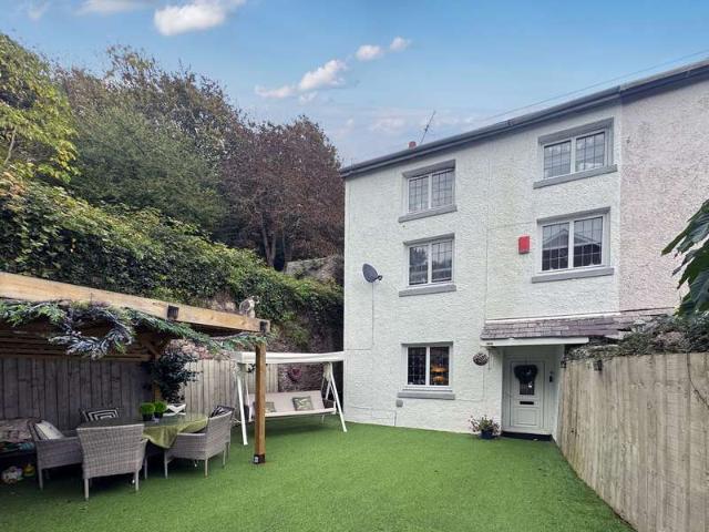 4 Bedroom Property