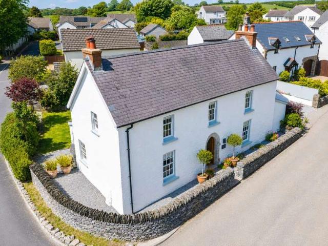 4 Bedroom Property