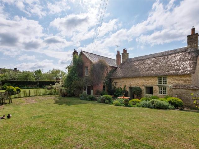 6 bedroom detached house for sale