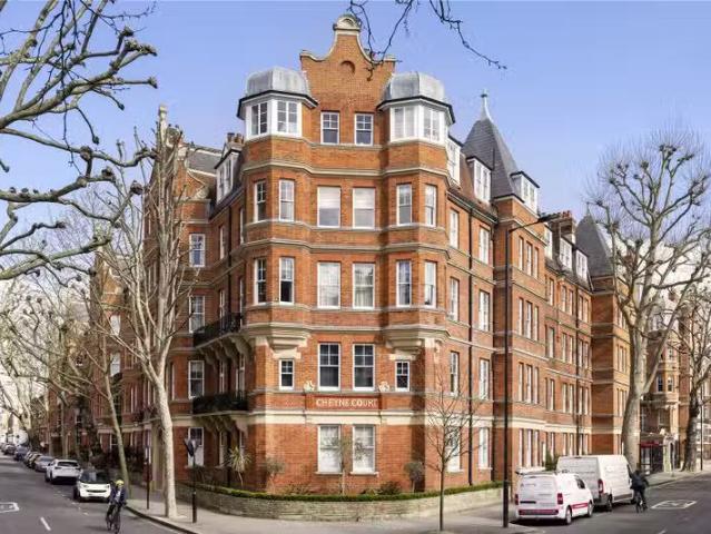 4 bedroom property for sale in Cheyne Court, Flood Street, Che.