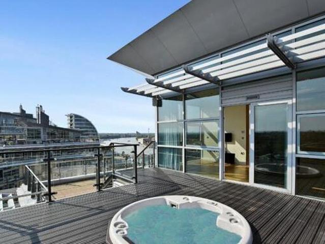 4 Bedroom Property For Sale In Battersea, London