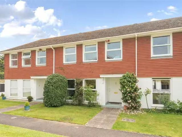 4 bedroom property for sale in Deans Court, Milford on Sea, Ly.