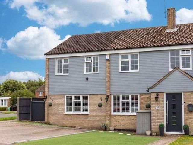 4 bedroom property for sale in Fairway Copthorne West Sussex RH10