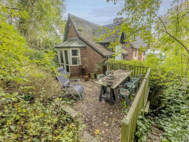 4 bedroom property for sale in Hartshill Road, Stoke On Trent, ST4