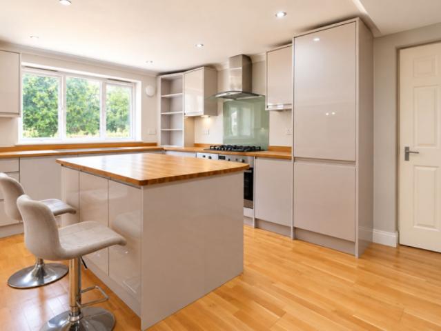 4 bedroom property for sale in Hunsbury Hill Avenue, Northampton, NN4