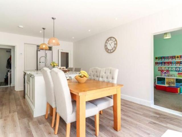4 bedroom property for sale in Oakwood Road, Bricket Wood, AL2