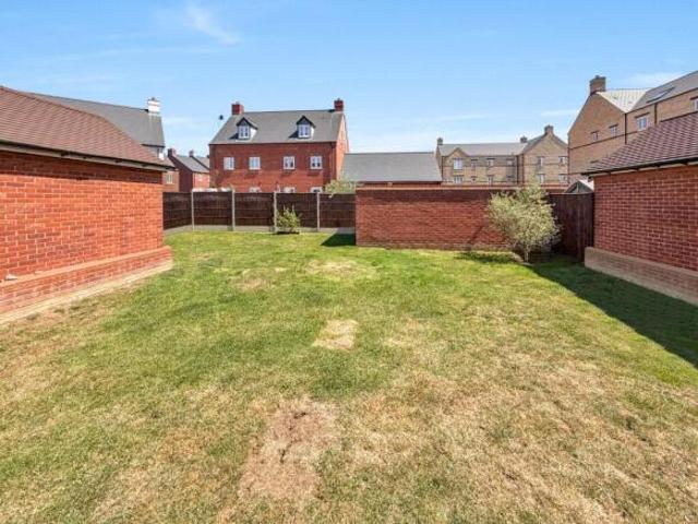 4 bedroom property for sale in Snowdrop Way, Wootton, Northampton, NN4