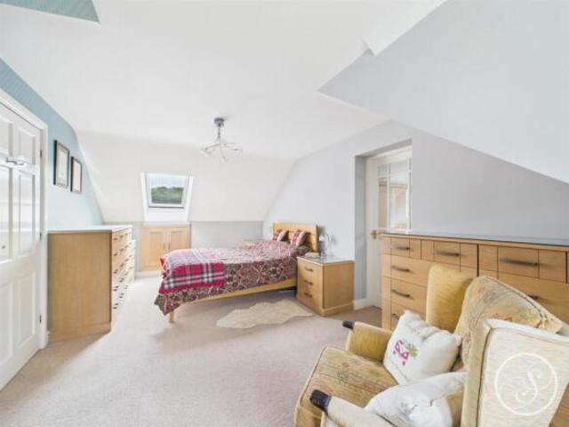 4 bedroom property for sale in Templegate Road, Leeds, LS15