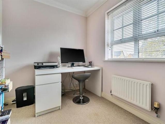 4 bedroom detached house for sale in Thor Drive, Bedford, MK41