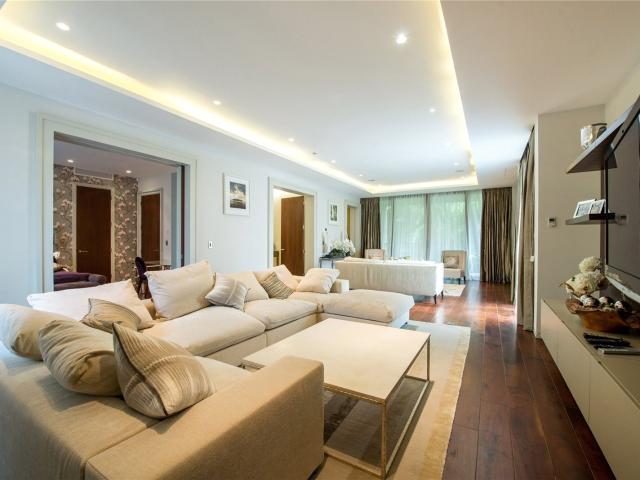 4 bedroom property in Caenwood Court, Hampstead Lane, London, N6 £22,500 pcm | Chestertons