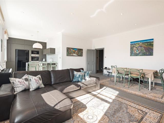 4 bedroom property in Cromwell Road, Earls Court, London, SW5 £6,250 pcm | Chestertons