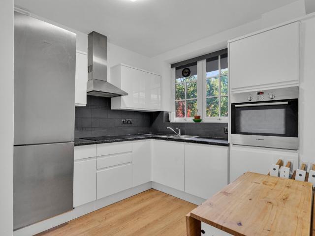 4 bedroom property in Adelaide Road, Chalk Farm, London, NW3 £4,000 pcm | Chestertons