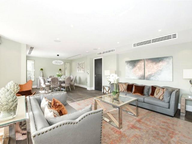 4 bedroom property in Arkwright Road, Hampstead, London, NW3 £13,950 pcm | Chestertons