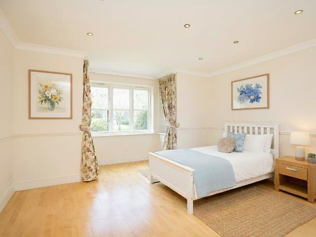 4 bedroom property in Bainbridge Close, Ham, Richmond, Surrey, TW10 £5,400 pcm | Chestertons