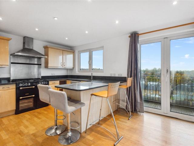 4 bedroom property in Brittany House, 261 Upper Richmond Road, London, SW15 £4,000 pcm | Chestertons