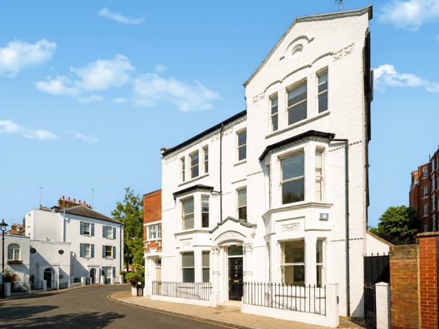 4 bedroom property in Garden Road, St John's Wood, London, NW8 £10,000 pcm | Chestertons