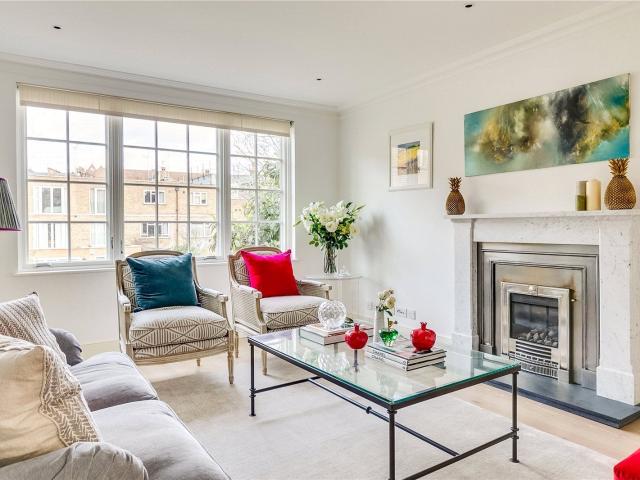 4 bedroom property in Gloucester Road, South Kensington, London, SW7 £8,000 pcm | Chestertons