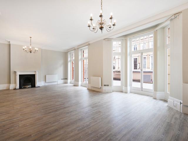 4 bedroom property in Gloucester Road, South Kensington, London, SW7 £14,733 pcm | Chestertons