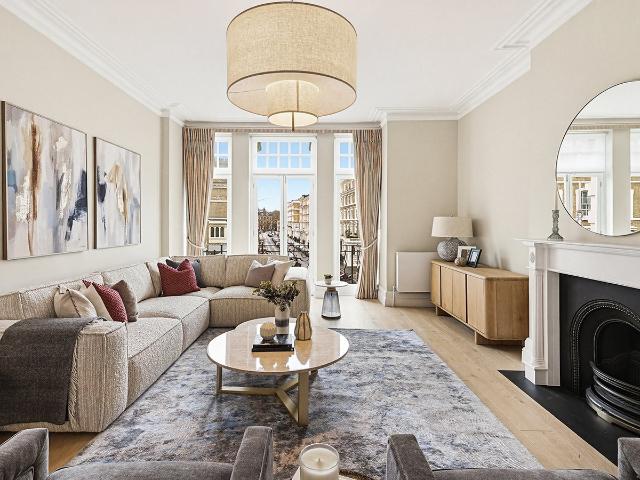 4 bedroom property in Gloucester Road, South Kensington, London, SW7 £14,733 pcm | Chestertons