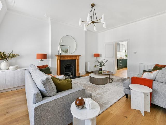 4 bedroom property in Gloucester Road, South Kensington, London, SW7 £3,400 pw | Chestertons
