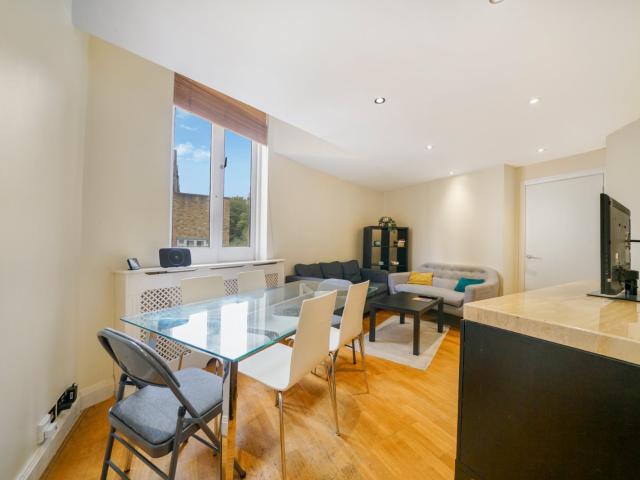 4 bedroom property in Eliot Mews, St John's Wood, London, NW8 £5,000 pcm | Chestertons