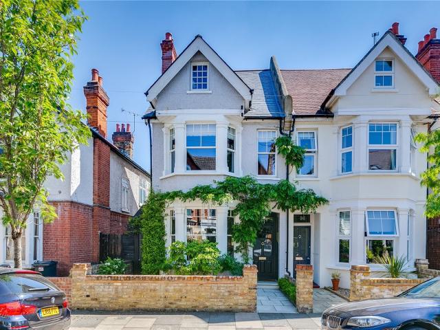 4 bedroom property in Elm Road, London, SW14 £6,000 pcm | Chestertons