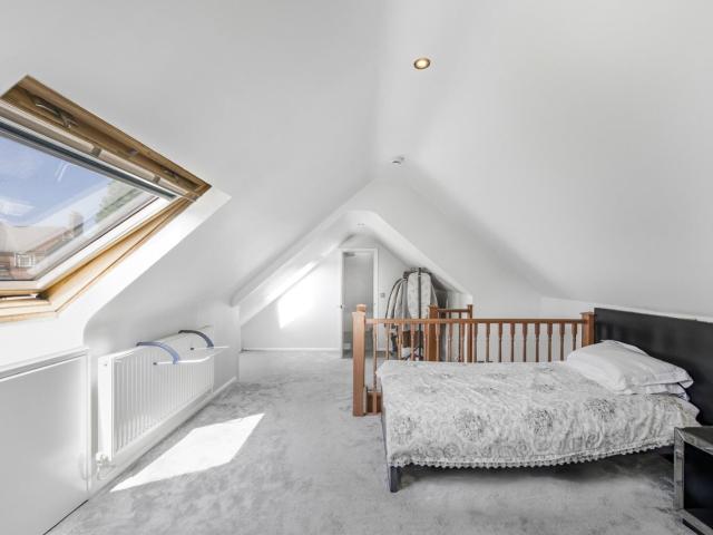 4 bedroom property in Fanshawe Road, Richmond, Surrey, TW10 £6,000 pcm | Chestertons