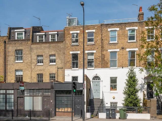 4 bedroom property in Kennington Park Road, London, SE11 £4,250 pcm | Chestertons