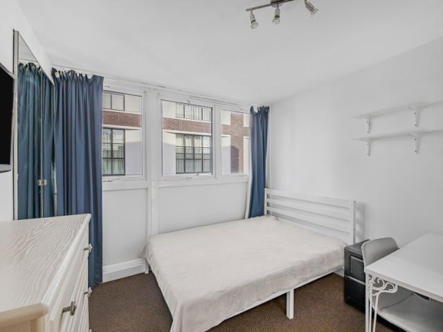 4 bedroom property in Holcroft Court, Clipstone Street, London, W1W £1,350 pw | Chestertons