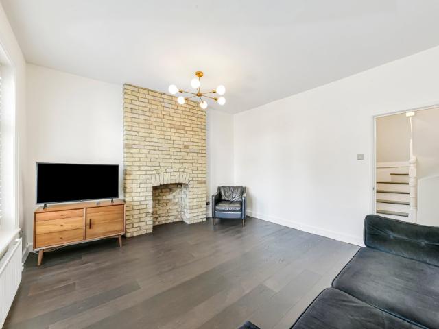 4 bedroom property in Heath Street, London, NW3 £5,950 pcm | Chestertons