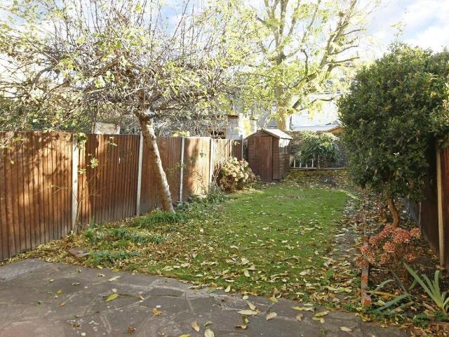 4 bedroom property in Lillie Road, Fulham, London, SW6 £4,500 pcm | Chestertons