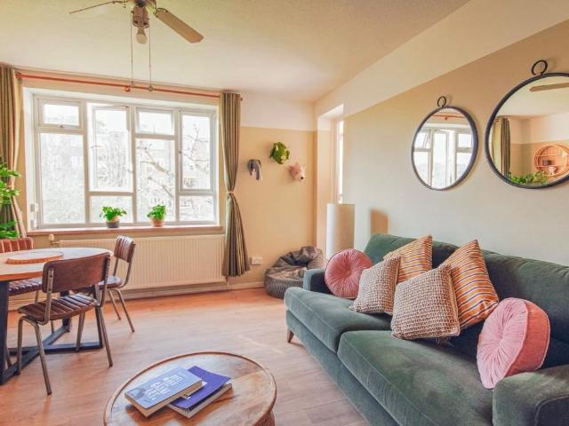 4 bedroom property in Lydgate House, Mayville Estate, London, N16 £4,500 pcm | Chestertons
