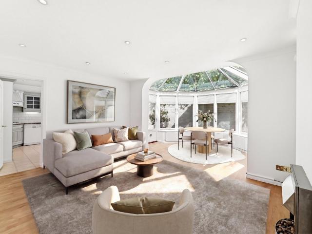 4 bedroom property in Markham Street, Chelsea, London, SW3 £8,000 pcm | Chestertons